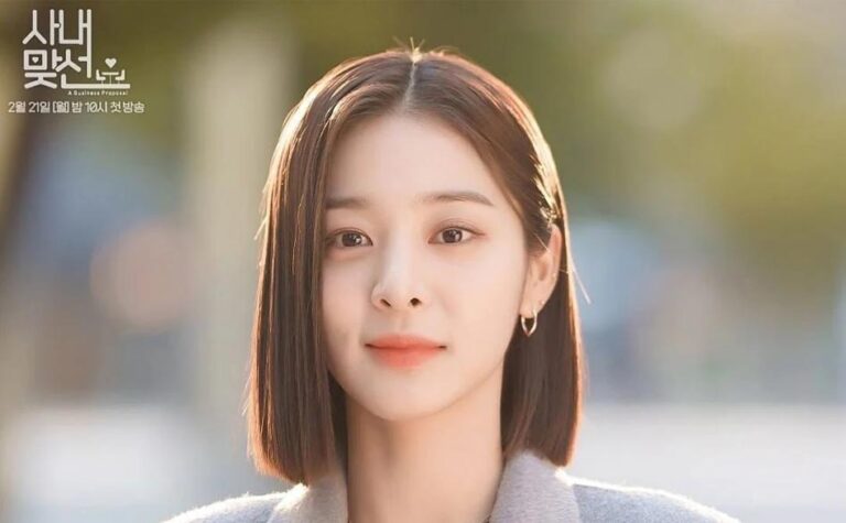 20 Model Rambut Pendek Wanita Terpopuler Tahun 2024